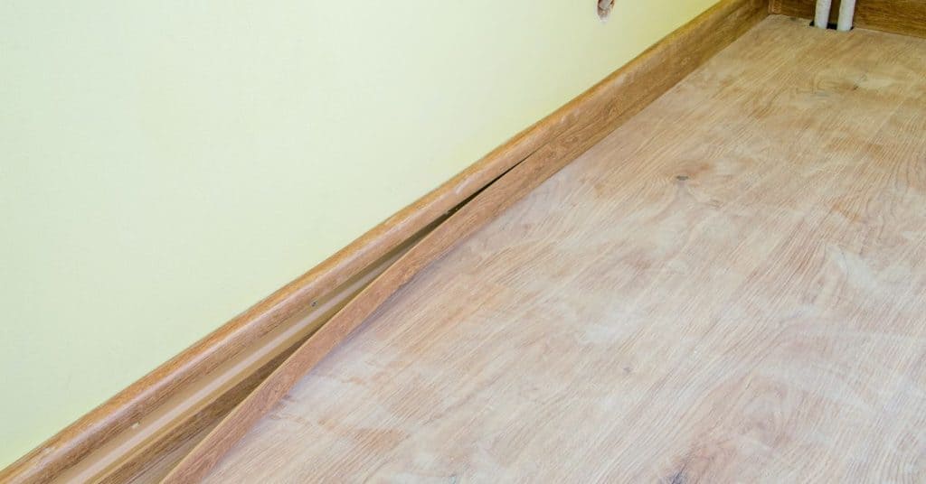 how to remove baseboards without damage - craftingwithconcrete.com