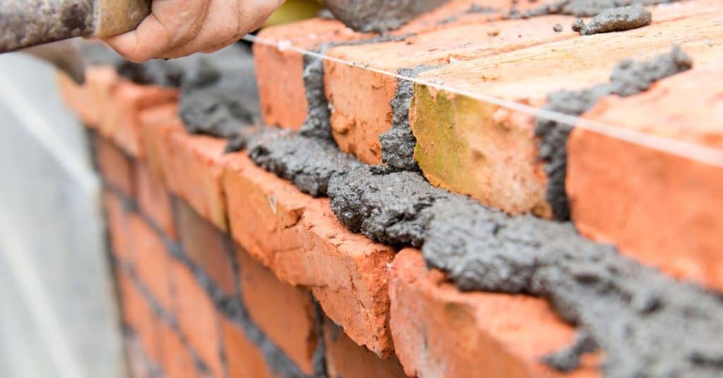 How to lay brick wall on concrete - craftingwithconcrete.com