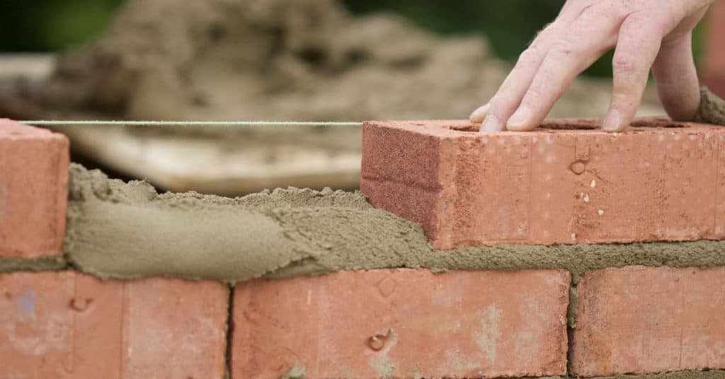 How to lay brick wall on concrete - craftingwithconcrete.com