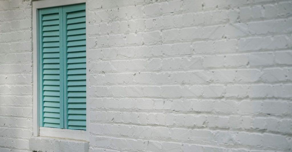 How to paint brick house exterior - craftingwithconcrete.com