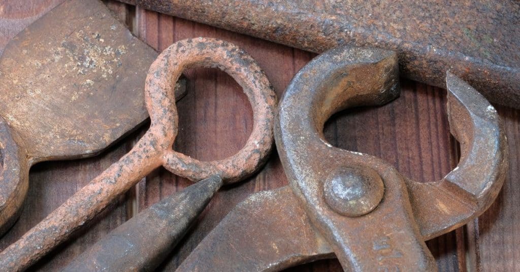 How to remove rust from tools fast home remedies - craftingwithconcrete.com