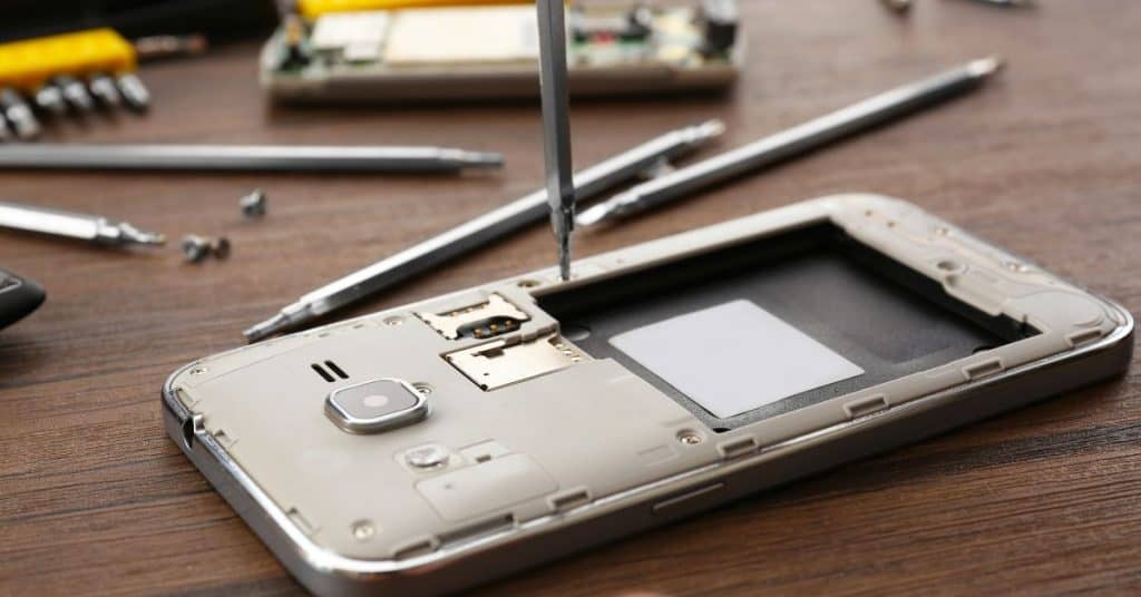 How to unscrew a stripped screw without a screwdriver ...