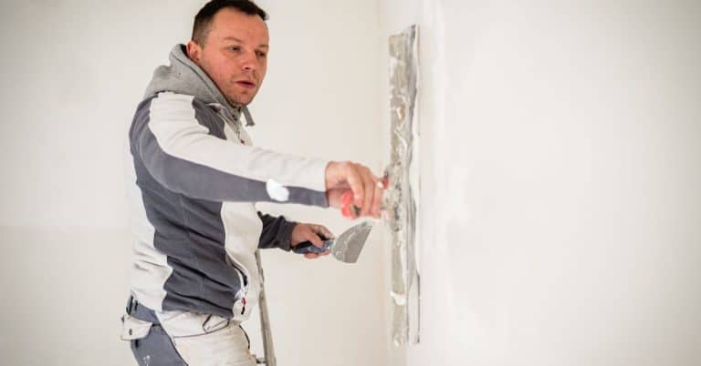 How to mud drywall for beginners step by step - craftingwithconcrete.com