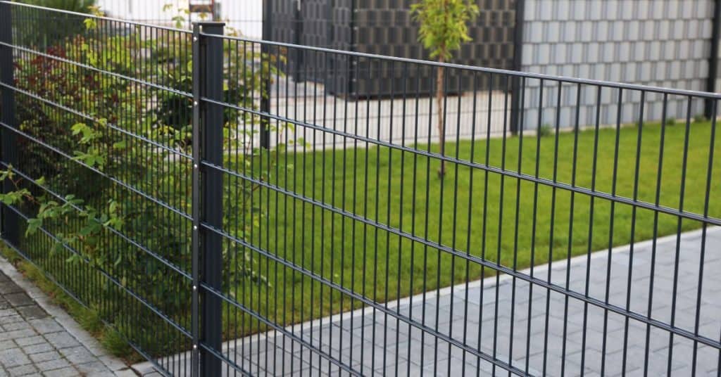 Property line fence rules - craftingwithconcrete.com
