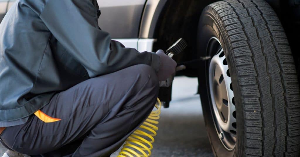 How to jack up a truck to change tire - craftingwithconcrete.com