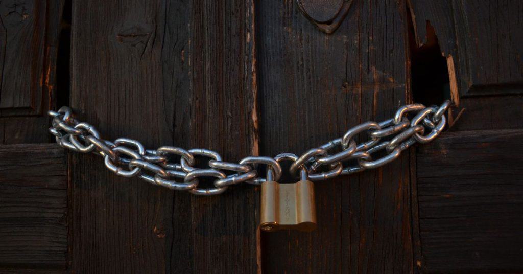 How to open a padlock without key - craftingwithconcrete.com