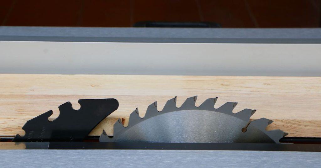 How to use a table saw safely - craftingwithconcrete.com