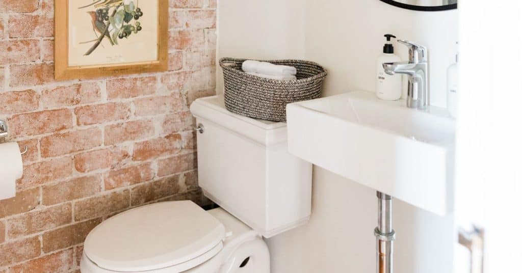 Toilet noises and what they mean - craftingwithconcrete.com