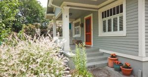 What is a stoop on a house - craftingwithconcrete.com