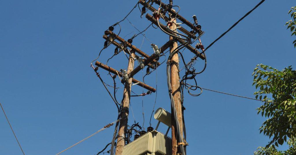 Who is responsible for power line from pole to house ...