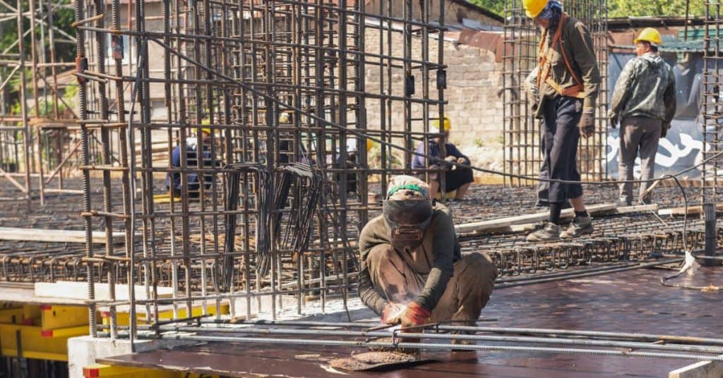 How far should rebar be from edge of concrete - craftingwithconcrete.com