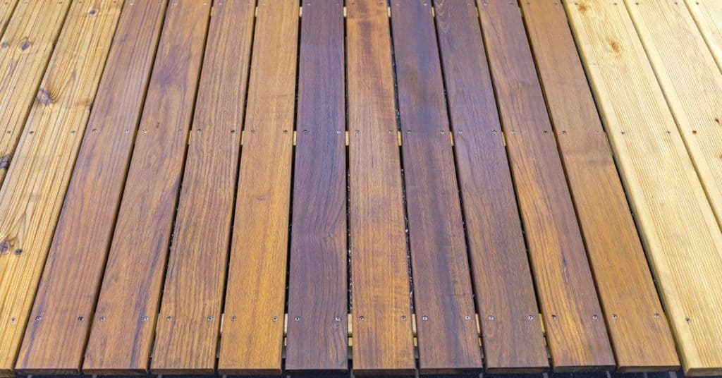 How many screws per decking board - craftingwithconcrete.com
