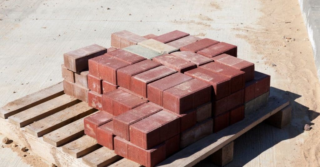 How many square feet in a pallet of pavers - craftingwithconcrete.com