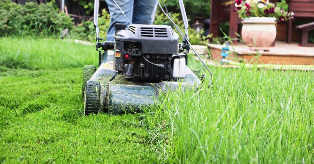 How to store lawn mower in garage - craftingwithconcrete.com
