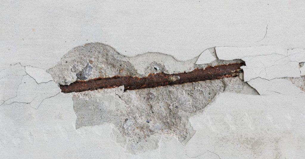What causes rust stains on concrete - craftingwithconcrete.com