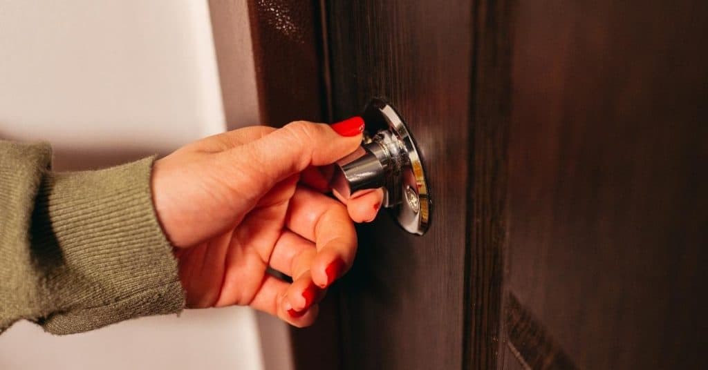 Unlocking Tips: How to Pick a Bedroom Door Lock - craftingwithconcrete.com