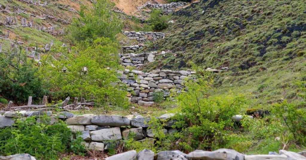 Rock Placement Guide to Prevent Slope Erosion - craftingwithconcrete.com