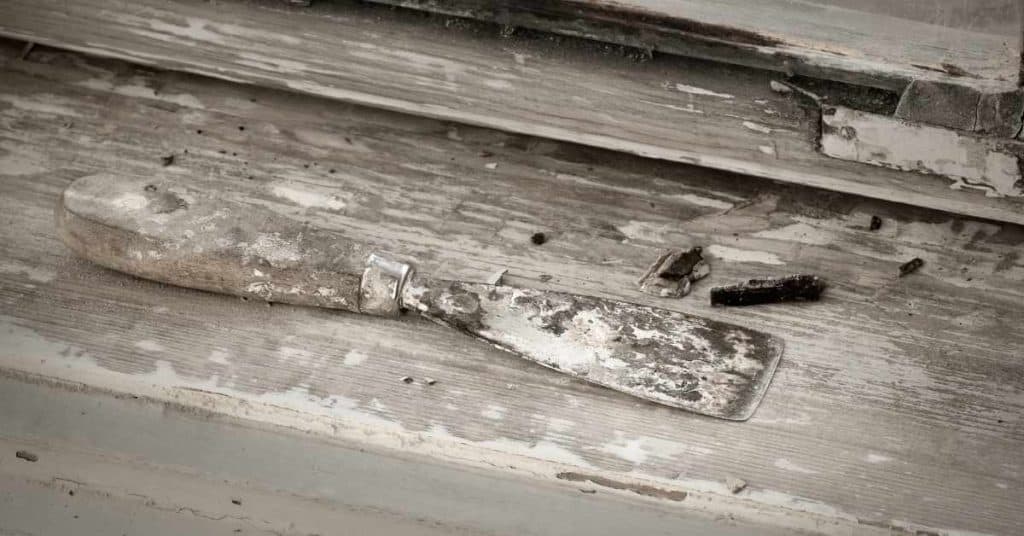 Reglaze a Window: Step-by-Step Guide - craftingwithconcrete.com