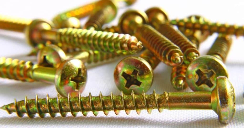 Cutting Screws: Step-by-Step Guide - craftingwithconcrete.com