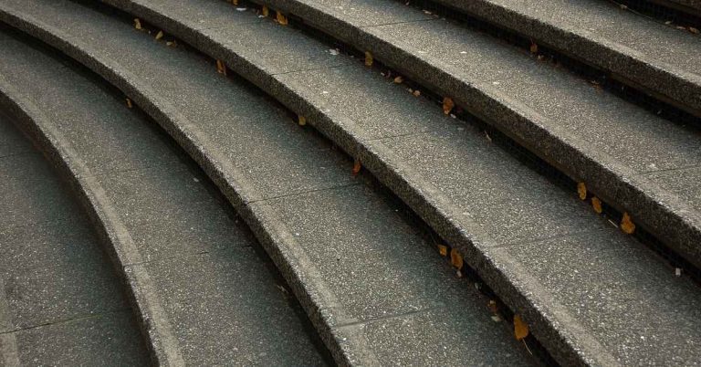 Pour Concrete Steps with a Curved Front Edge - craftingwithconcrete.com