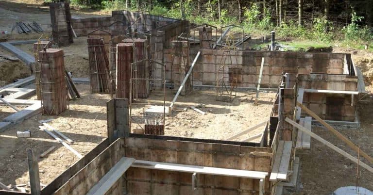 Build Concrete Forms: Step-by-Step Guide - craftingwithconcrete.com