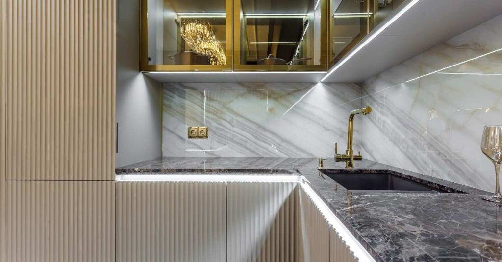Perfect 90-Degree Edges for Concrete Counters - craftingwithconcrete.com