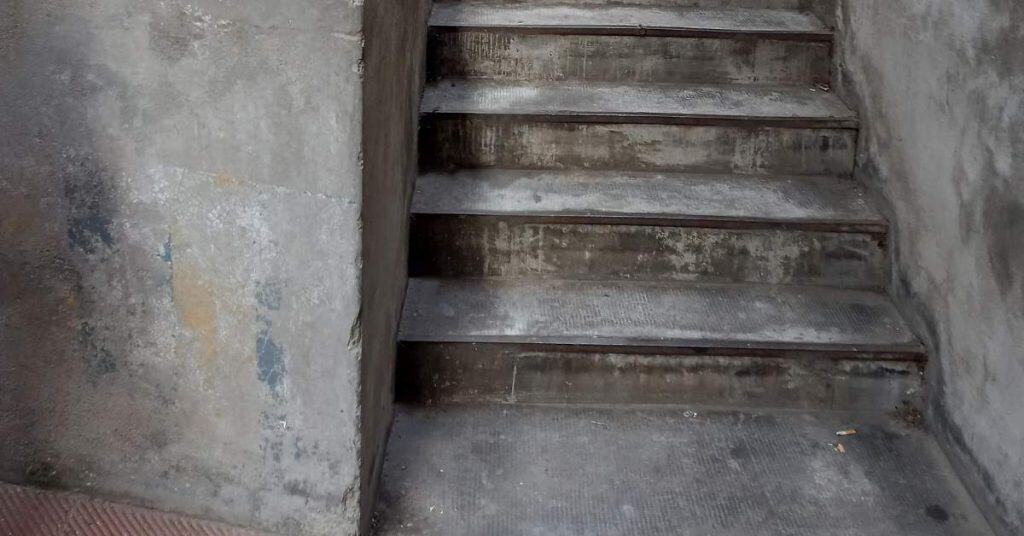 Forming a One-Piece Concrete Step & Landing - craftingwithconcrete.com