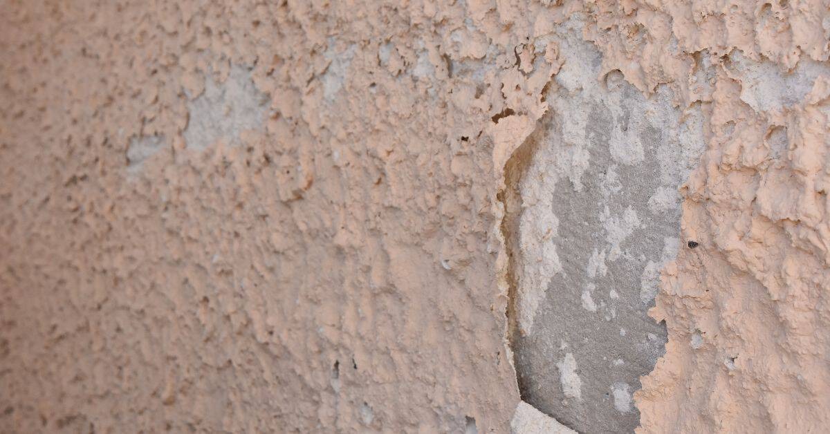 Stucco Damage From Gutter Overflow: Preventing splashback and staining ...