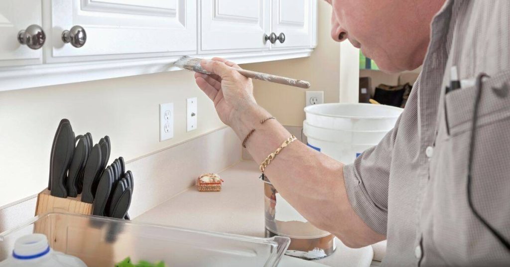 Colors to Paint a Small Kitchen to Make It Look Bigger (Problems ...