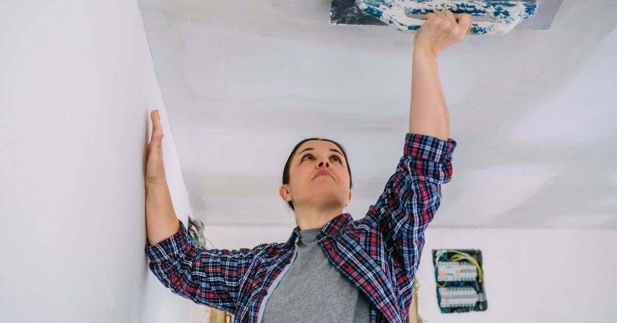 DIY Plaster Repair at Radiator Niches: Heat, Moisture, and Primer ...