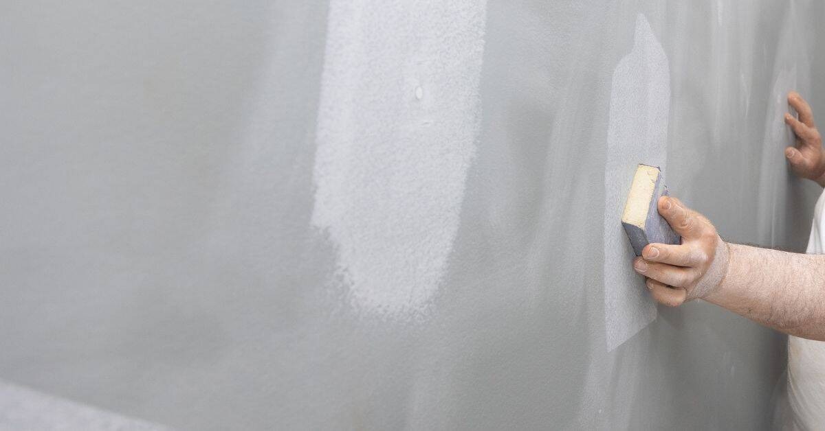 Blending textures on old plaster walls: sand grading tricks and sponge ...
